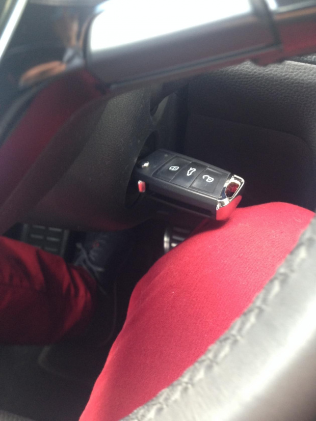 NA Golf R Key Fob removal/installation | GOLFMK7 - VW GTI MKVII Forum ...